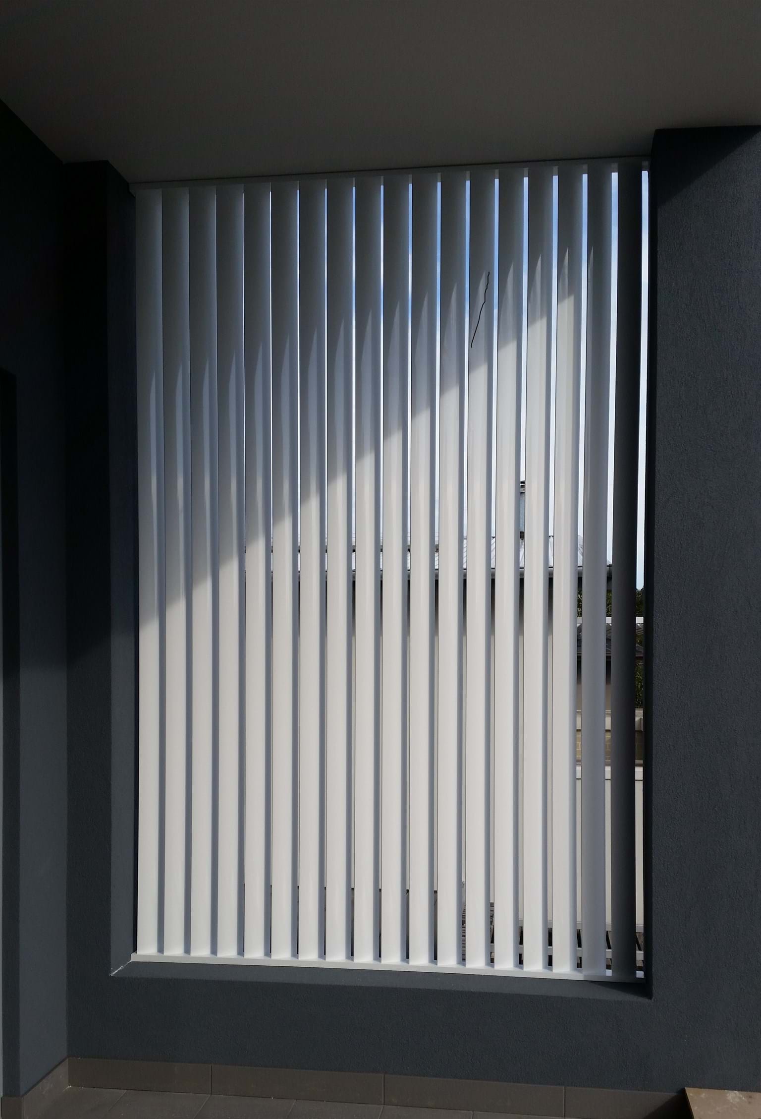 Vertical Louvre Blade Screens