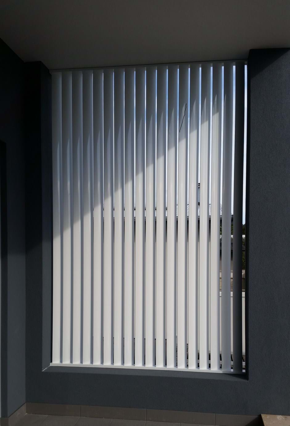 Vertical Louvre Blade Screens