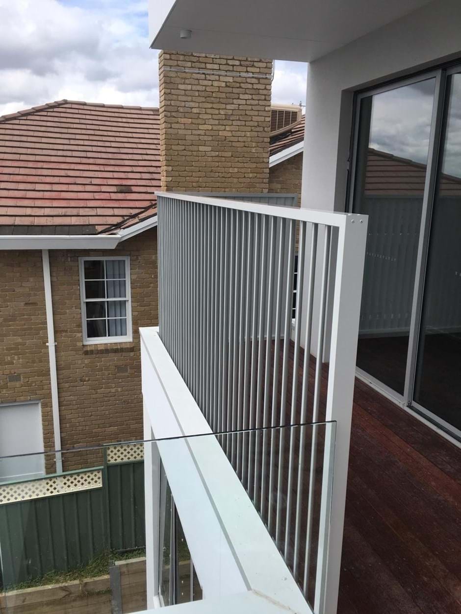 Vertical Louvre Blade Screens