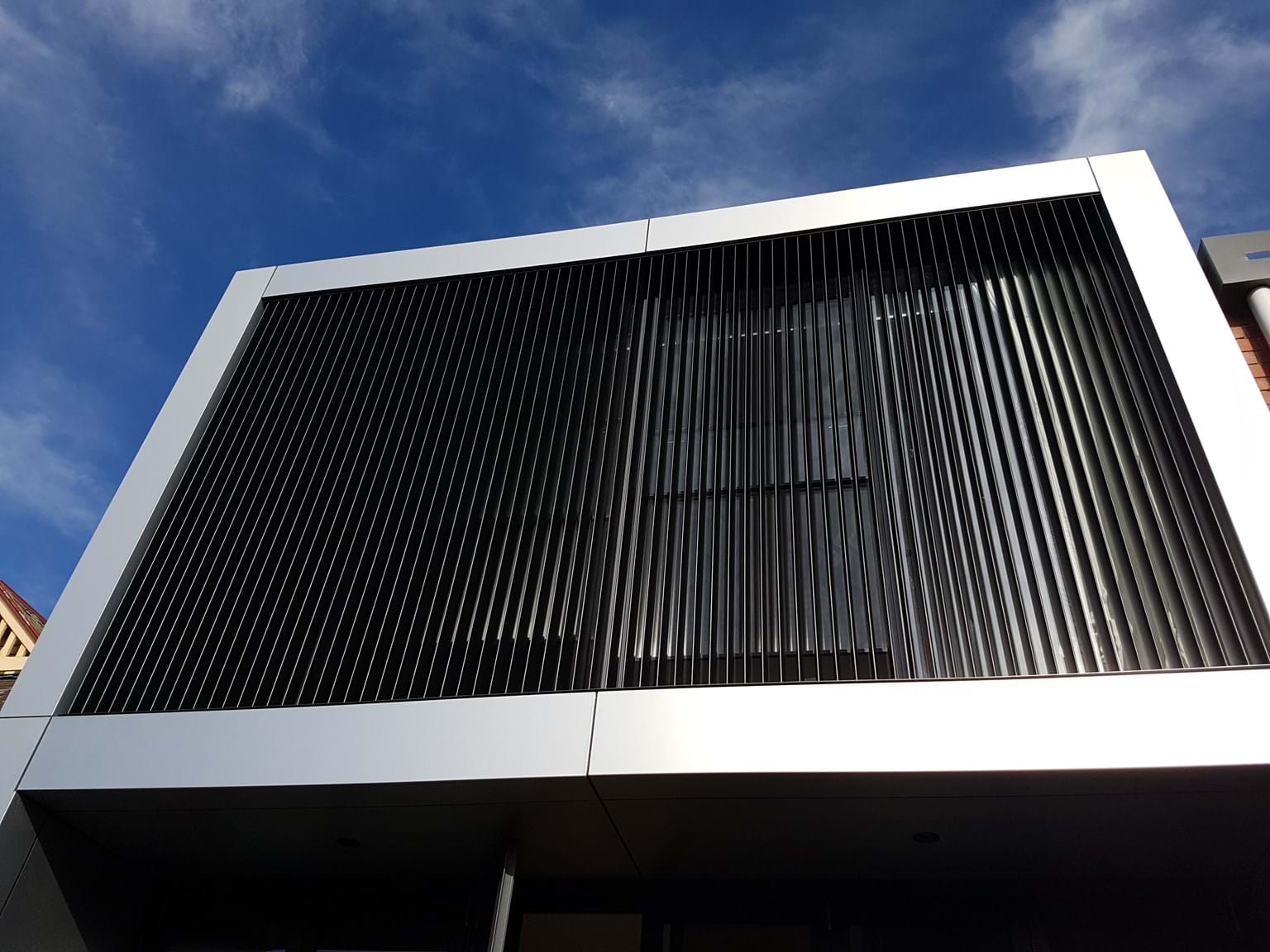 Vertical Louvre Blade Screens